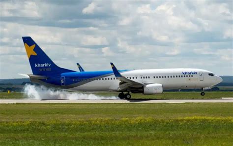 Cool Cockpit Footage Shows Boeing 737 Landing At Charlotte
