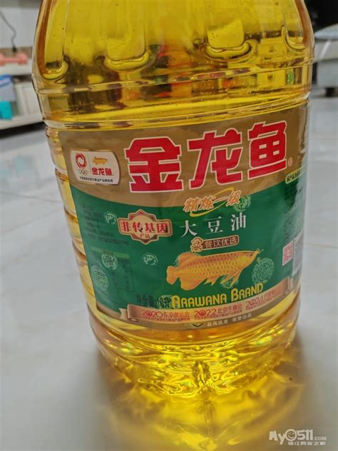 便宜出4桶10升金龙鱼非转基因一级大豆油日期都是非常好的 闲置转让 梦溪论坛 镇江 时事 招聘 求职 社区 房产 装修 美食 摄影