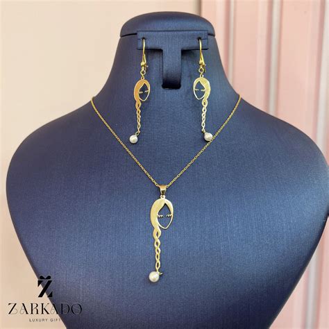 نیم ست طلا طرح دختر گیسو کمند کد Ns2269