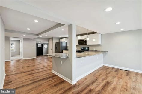 314 Riverside Dr Essex Md 21221 ®
