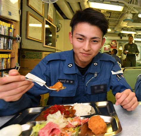 銀時＠提督 On Twitter Rt Jmsdf Pao 【 金曜日はカレー】 金曜日ですね🍛 「カレーを食べて、午後もしっかり働き