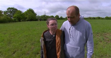 Lamour Est Dans Le Pré Charles Et Véronique Sur Le Point De Se