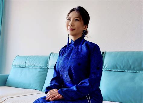 Дуучин Э Болор Уянгын дээрээс барилгын төмөр унаж золгүй явдалд өртөх шахжээ Tac Mn