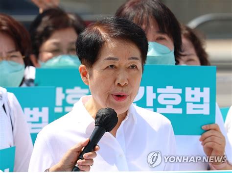 윤 대통령 간호법 거부권 행사 입장 표명하는 대한간호협회 연합뉴스