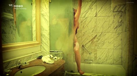 Голая Инга Ибсдоттер Лиллеас в Sjit Happens