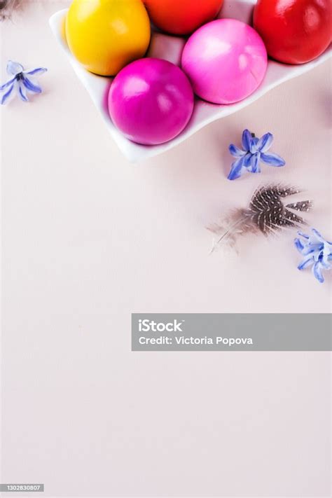분홍색 배경에 화려한 부활절 달걀 밝은 부활절 개념 공간을 복사합니다 3월에 대한 스톡 사진 및 기타 이미지 3월 4월 개념 Istock