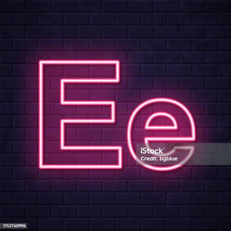 Huruf E Huruf Besar Dan Kecil Ikon Neon Bersinar Di Latar Belakang Dinding Bata Ilustrasi Stok