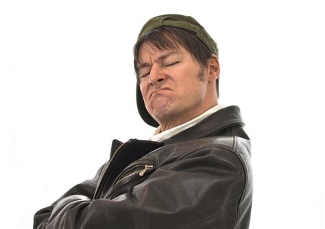 무료 이미지 남자 사람 가죽 별 남성 가수 손가락 인간의 직업적인 래퍼 음악가 팔 재킷 겉옷 헤어 스타일 신사 인격 힙합 갱스터 랩