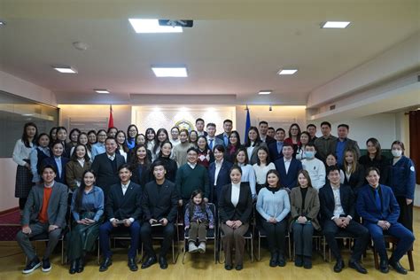 Vip76 Mn БАЯНГОЛ ДҮҮРГИЙН АЖИЛ ХЭРЭГЧ ЗАЛУУЧУУДЫН УУЛЗАЛТ БОЛЛОО