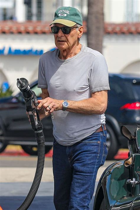 Harrison Ford Pumps His Own Gas In La Photos Hollywood Life Spy Holly