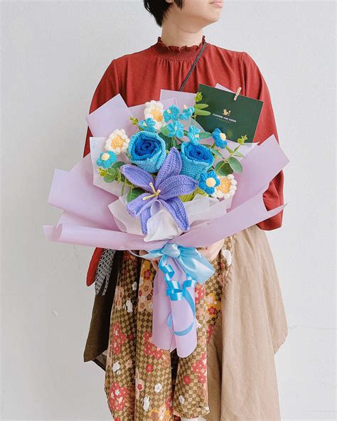 Robina Flowers And Kisses