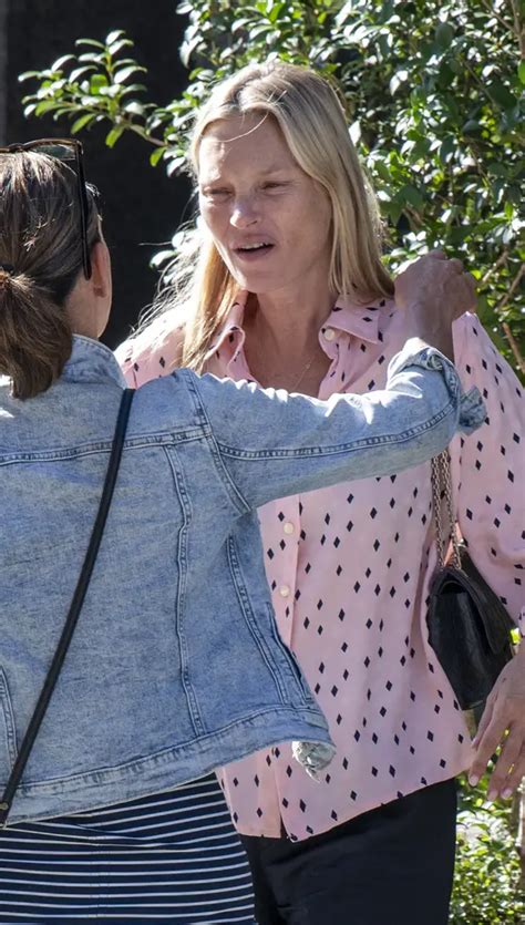 La Transformación De Kate Moss Irreconocible Y Con Un Cigarrillo En Mano
