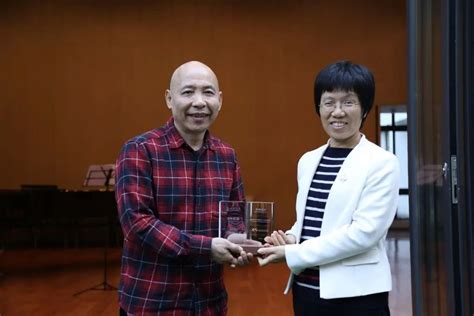 致敬与传承长江艺术与设计学院为曾楠老师和张宇老师举行荣休茶话会 长江艺术与设计学院