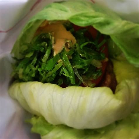 小腹が空いたので菜摘モス野菜を食らう。レタスがパリパリしていてうまいなー！ これはちょっとモスに通っても良いかもしれ Flickr