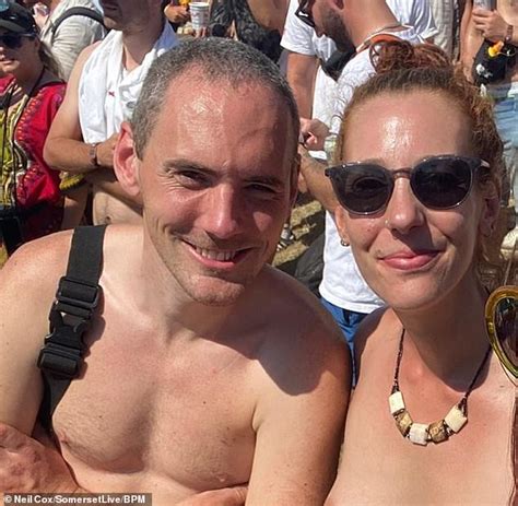 Diners Left Speechless When Naked Couple Walk Into Pub To Enjoy A