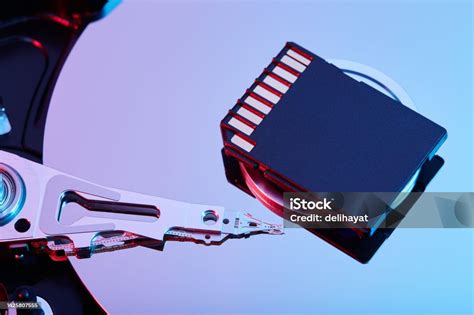 컴퓨터 하드 디스크 드라이브 Hdd 및 Sd 메모리 카드 0명에 대한 스톡 사진 및 기타 이미지 0명 Cd Rom 드라이브 고풍스런 Istock