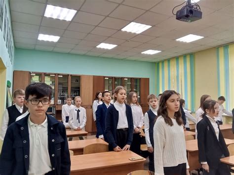 РАЗГОВОРЫ О ВАЖНОМ Утро понедельника традиционно началось с торжественной линейки исполнения