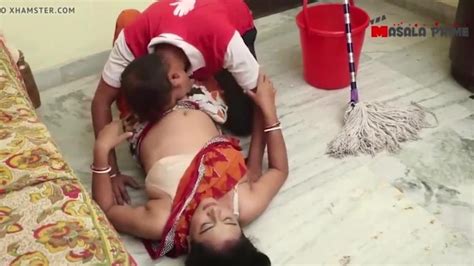 Patni Ke Jane Ke Baad Naukarani Ko Jamin Pe Litakar Choda HOT SEX Tnaflix Com