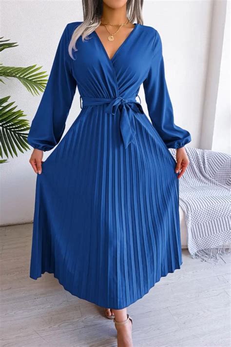 Find Your Perfect Look Casual Outfit Ideas For Women Video In 2024 Pleated Dress Long Long