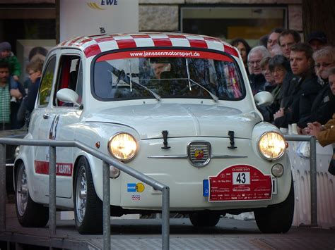 무료 이미지 스포트라이트 빈티지 자동차 옛 타이머 권위 있는 골동품 자동차 도시 자동차 육상 차량 좌석 600 자동차 제조 소형차 피아트 600