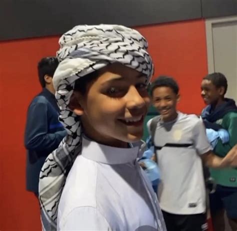 ابن كريستيانو رونالدو يظهر بالثوب السعودي والغترة الخليجية صور