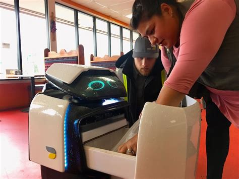 dax semi autonomous robot helping for deliveries personal robots