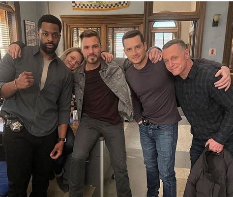 Pin By Manena On Série Nbc Chicago Pd Chicago Pd Cast Chicago Pd