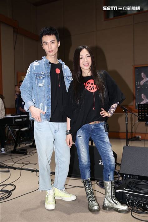 伍佰哭哭！萬芳唱《愛情限時批》沒他份 李英宏雀屏中選 娛樂星聞