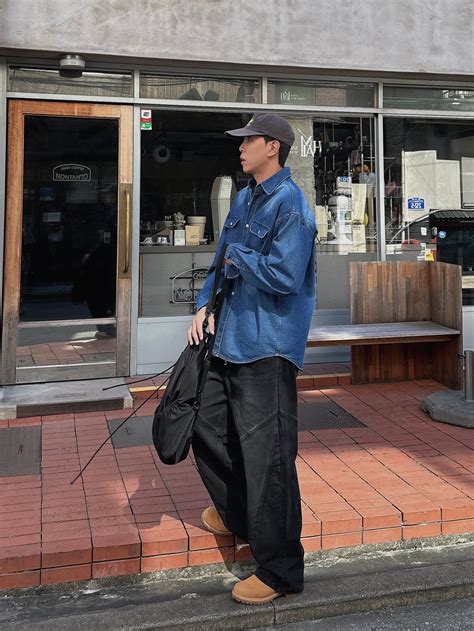 데님셔츠랑 바이커 절개 데님 코디🖤 Kream