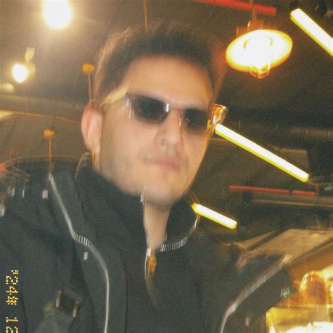 صحبك الي مطبق علي تيك توك Wz Nader