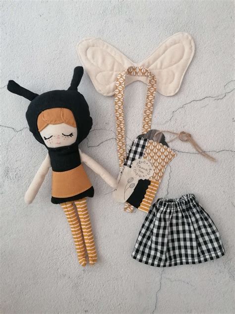 Ajeba Muñeca Abeja Ratichuli