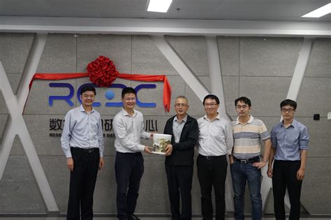 社交机器人检测算法研究成果发表 数据空间研究中心