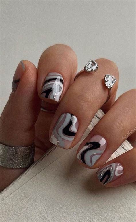 20 Elegant Short Nail Designs To Inspire Your Next Manicure