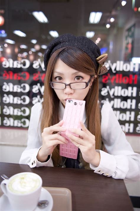 たべちゃいたいケータイ Nerdy Eyeglasses Glasses Fashion Eye Wear Girls With Glasses Fashion How To Wear