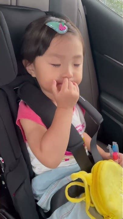 코 후비적 자는거야 안자는거야 Youtube