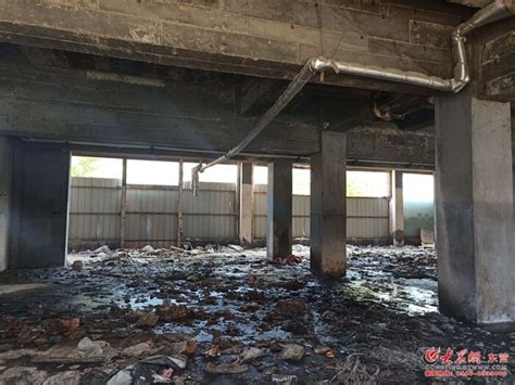 东营这个地方垃圾污水遍布 多年来无人愿管小区