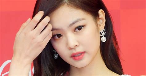 [td포토] 블랙핑크 제니 엑소 카이와 스캔들 후 첫 인사 살짝 긴장