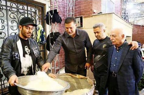 علی دایی و رضا گلزار پای دیگ نذری در شب عاشورا