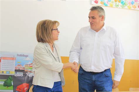 Потпишан договорот за реконструкција на старата училишна зграда во Волино Општина Дебрца