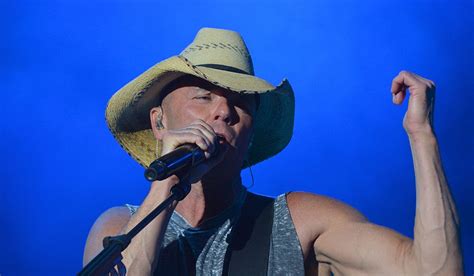 Kenny Chesney Apologizes To Cop After Telling Fans He Died Time