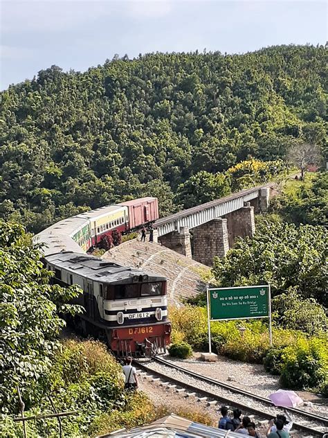 ကျောင်း ရုံး ဈေး ပိတ်ရက်တွေမှာ မိသားစု ဒါမှမဟုတ် သူငယ်ချင်းအပေါင်းအသင်းတွေနဲ့ ဘဝသံသရာတံတား ကို