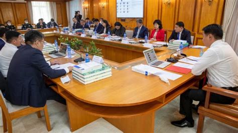 ЗГ 0 12 насны хүүхэдтэй эх эцгийг аль болох гэрээсээ ажиллах боломжоор хангахыг уриалж байна