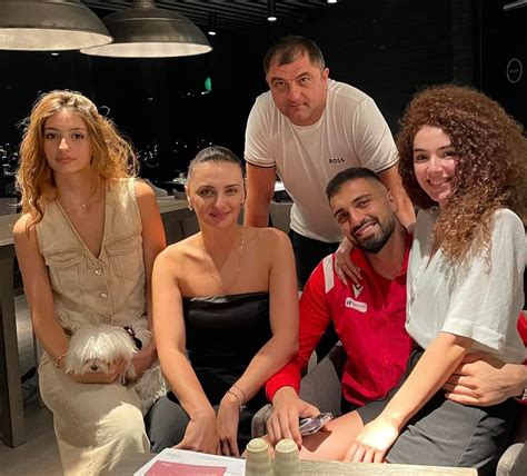 გიორგი მამარდაშვილის ფოტო მშობლებთან დასთან და რჩეულთან ერთად და მისი საცოლის წინასაქორწინო