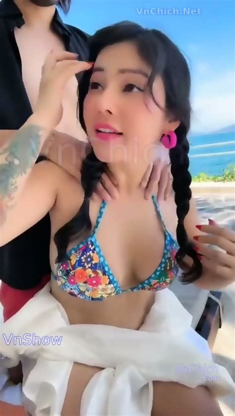 Em Idol Mn Hamy Mmlive Dâm Tặc đang Livestream Show Hàng Thì Có Một Anh Tây Balo Ra Bóp Vú Và