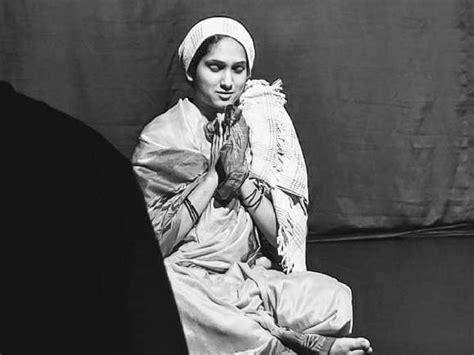 शहाणी मुलगी प्रेक्षकांना खळखळून हसवणाऱ्या फोटोतील या अभिनेत्रीला ओळखलं का Marathi