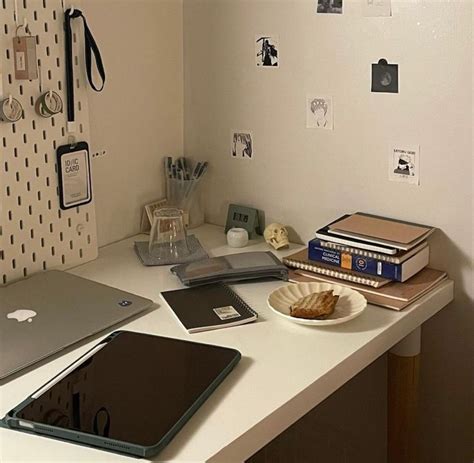 Minimalistic Desk Setup