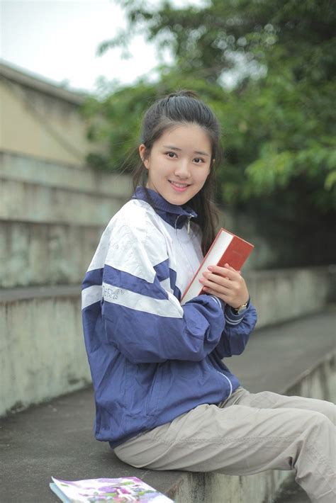 美女欣赏 清纯可爱美女校服写真图片