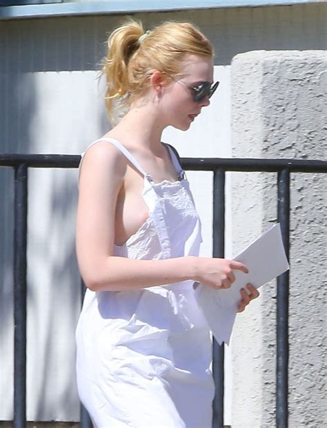 Elle Fanning Nip Slip 7 Photos TheFappening