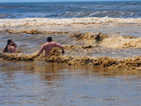 Segunda Feira De Navegantes é De Sol Nuvens E Mar Chocolatão Em Tramandaí