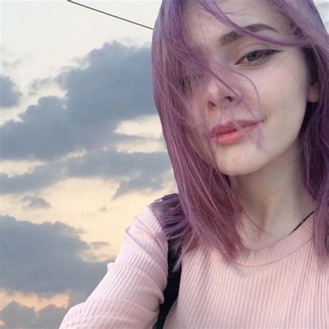 Создать мем женские стрижки на средние волосы стрижка каре с челкой девушка с каре